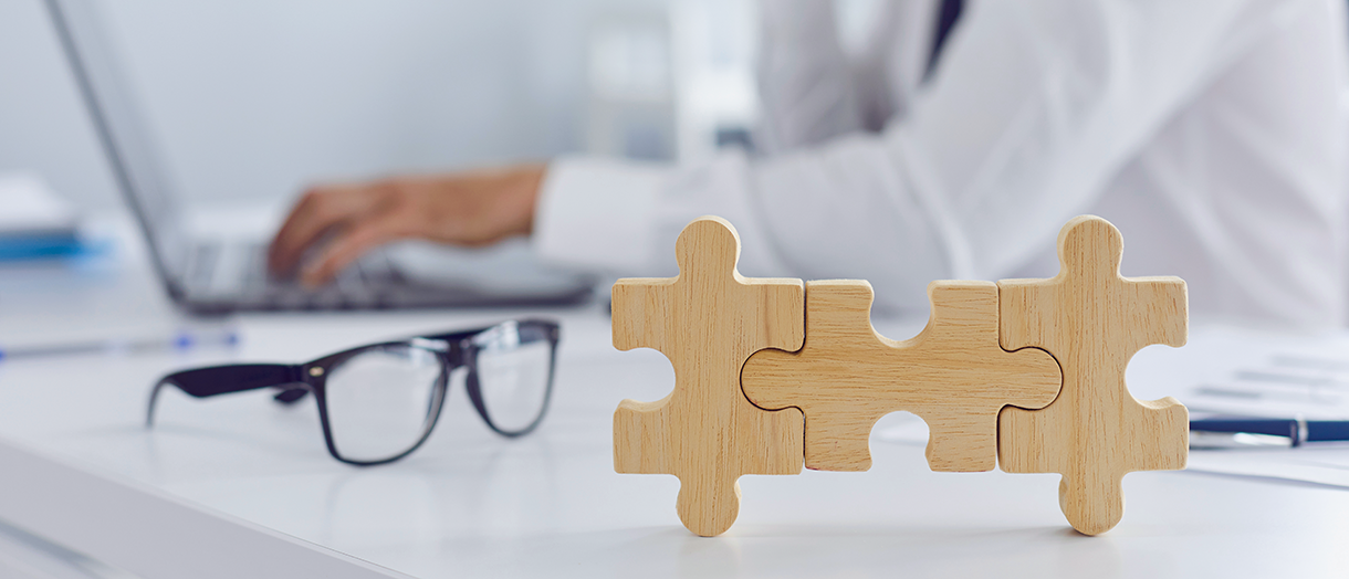 What are the 6 stages of risk management?